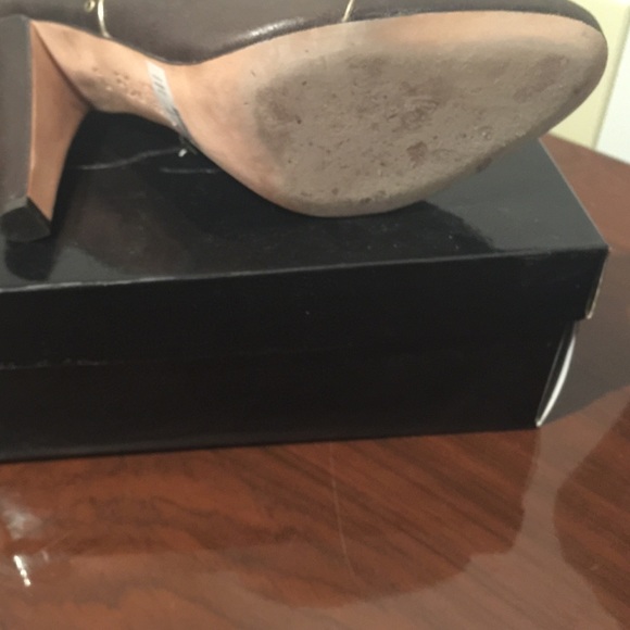 Saks Fifth Avenue | Shoes | Saks Fifth Ave Sftrisha Chocgold Womens Pump 95 | Poshmark